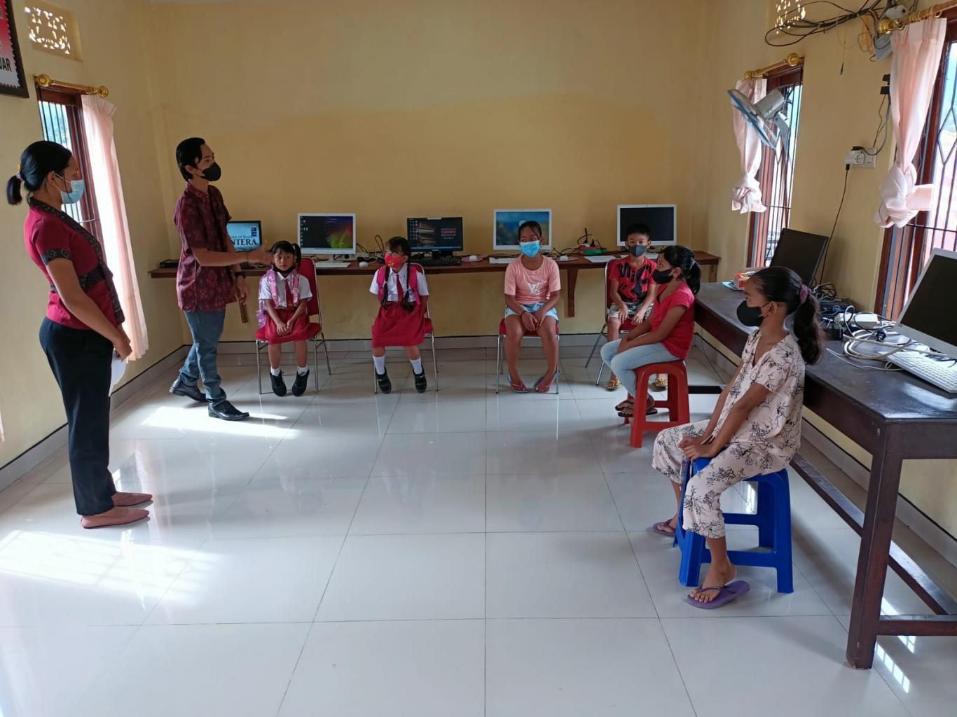 PELATIHAN KOMPUTER UNTUK ANAK SEKOLAH DASAR - Website Desa Bontihing